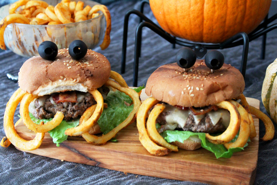 Halloween Spider Burgers (Burgers with Curly Fries) — Holoka Home