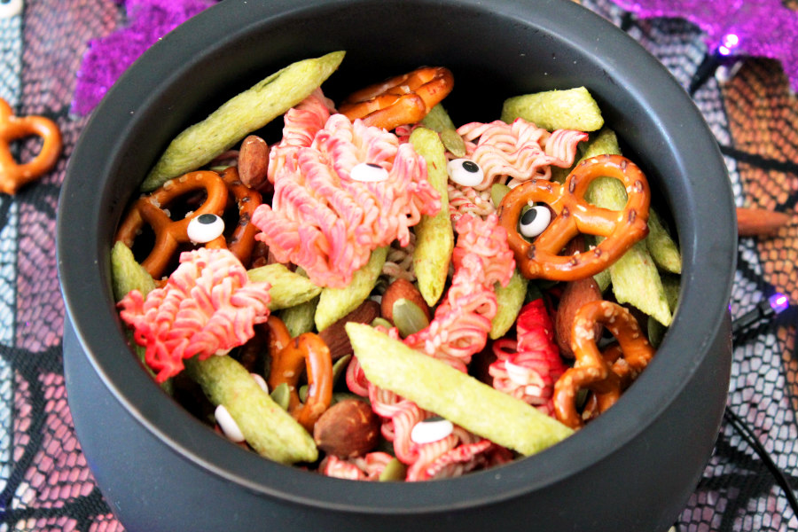 Halloween Zombie Snack Mix — Holoka Home